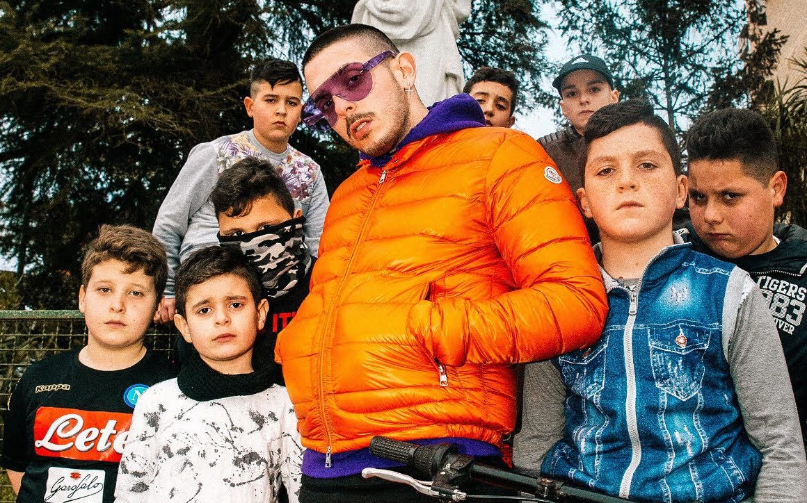Enzo Dong e i mille Ciro di Napoli: ecco il nuovo singolo del rapper